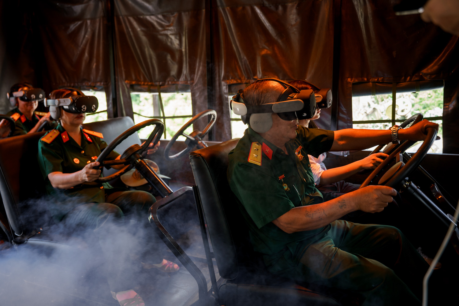 The first 9D VR360 experience in Vietnam - Commander Cave